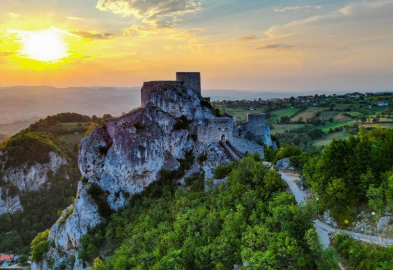 Stari grad Srebrenik: Turistički potencijal i svjedok bogate historije
